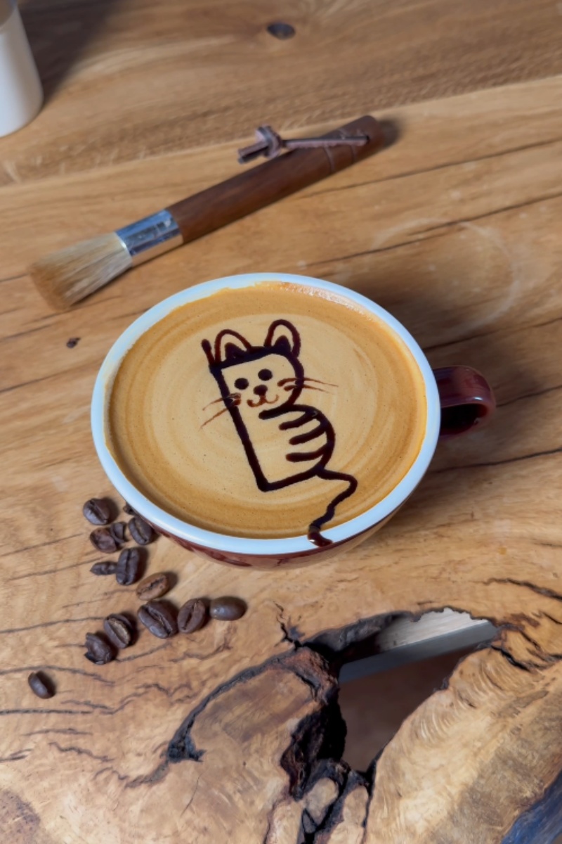 Cute cat latte art creation