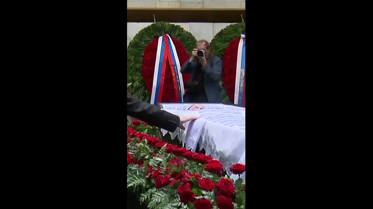 Putin makes rare public appearance at farewell ceremony
