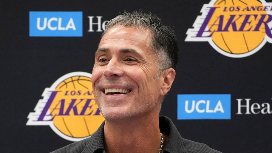 Lakers' top free agent target is obvious after opening day dud