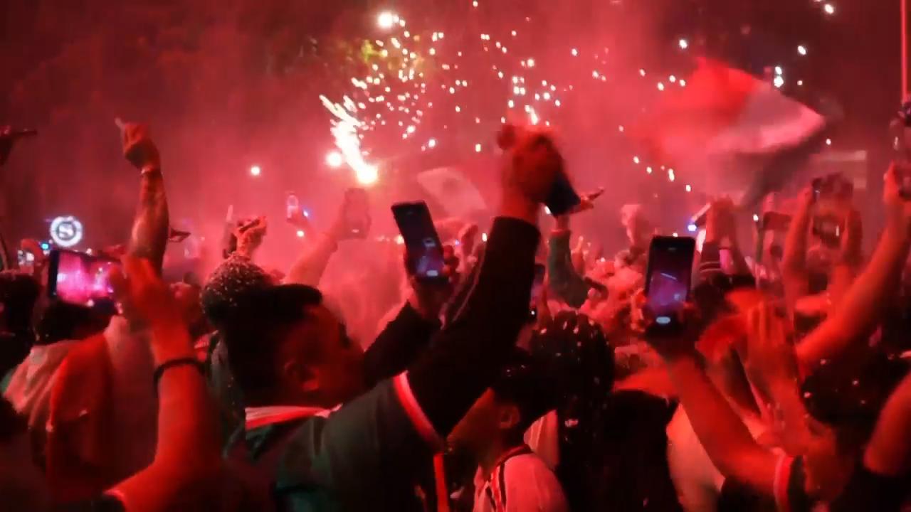 Mexico fans pack streets of the capital to celebrate their team's 2-0 ...