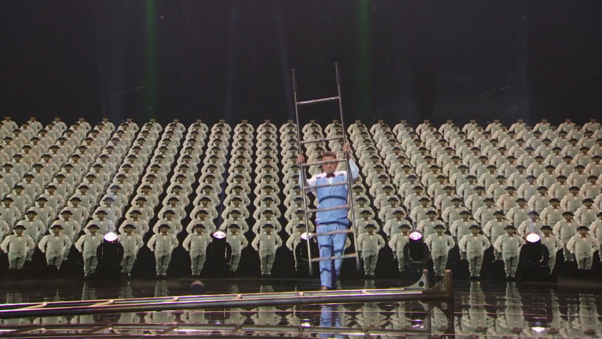 Uzeyer Novruzov - ladder acrobat