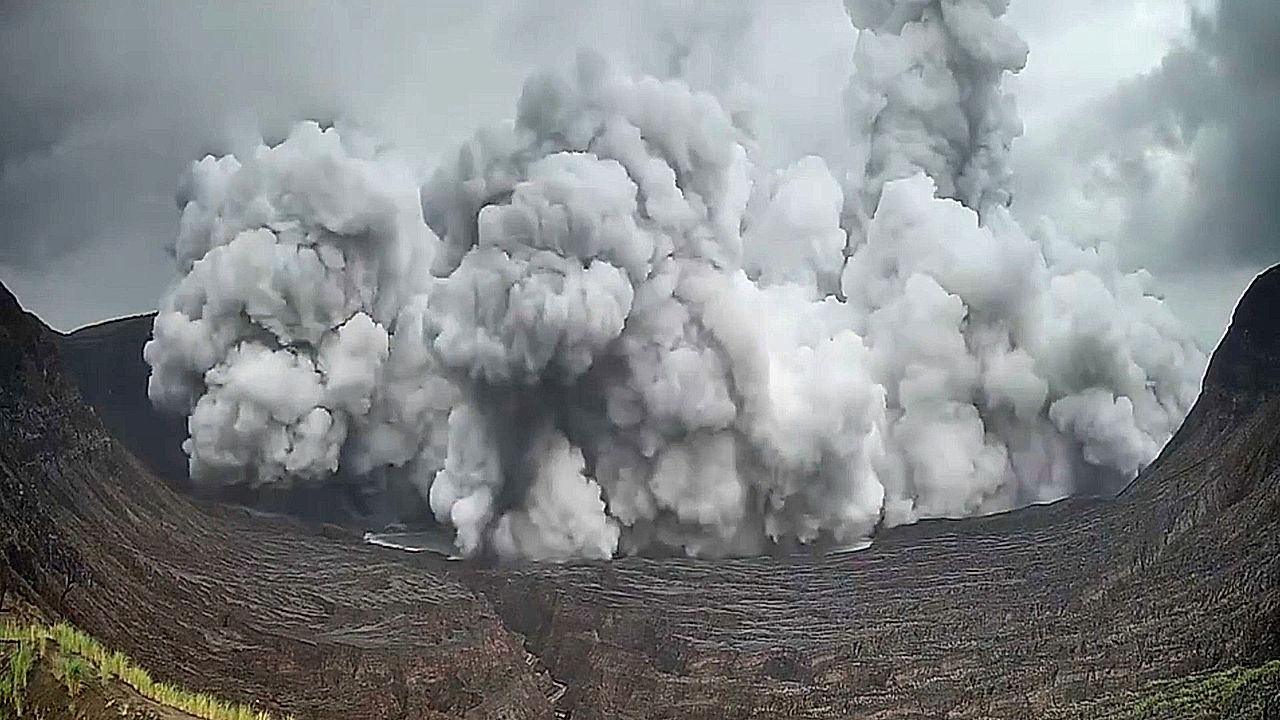 Camera captures brief, explosive phreatomagmatic eruption from ...
