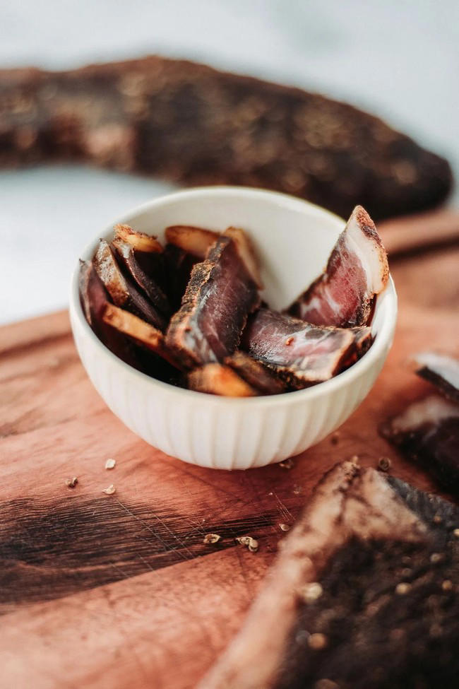 How to make traditional South African biltong at home without expensive ...