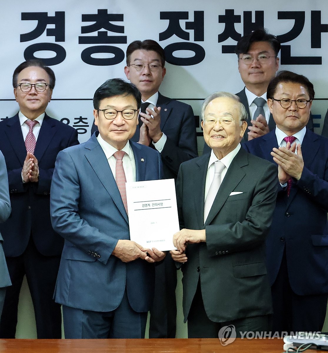 Opposition party's whip meets biz leader