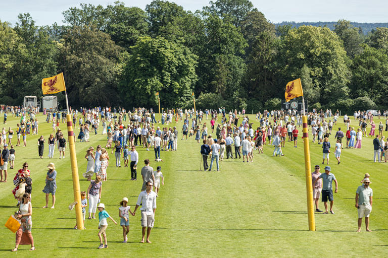 The Midhurst Town Cup draws 6,000 spectators on opening Sunday of the ...