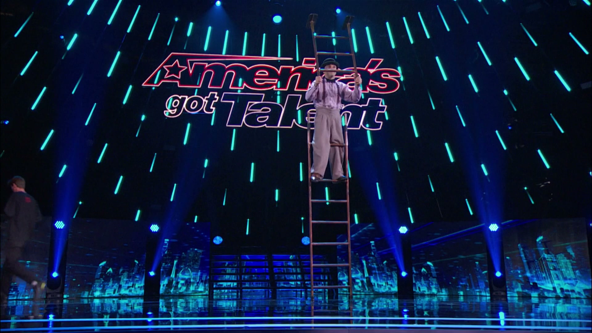 Uzeyer Novruzov - ladder acrobat