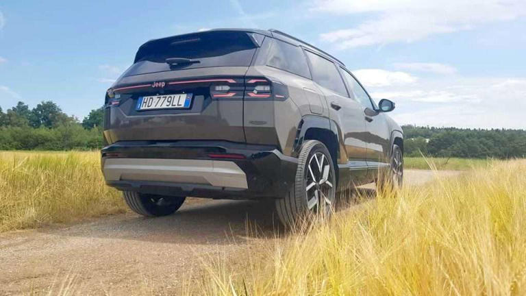 Nuova Jeep Compass 4xe elettrica 2026: 375 CV, trazione integrale e ...