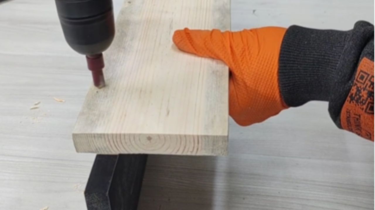 From raw material to finished: Key holder in one continuous build