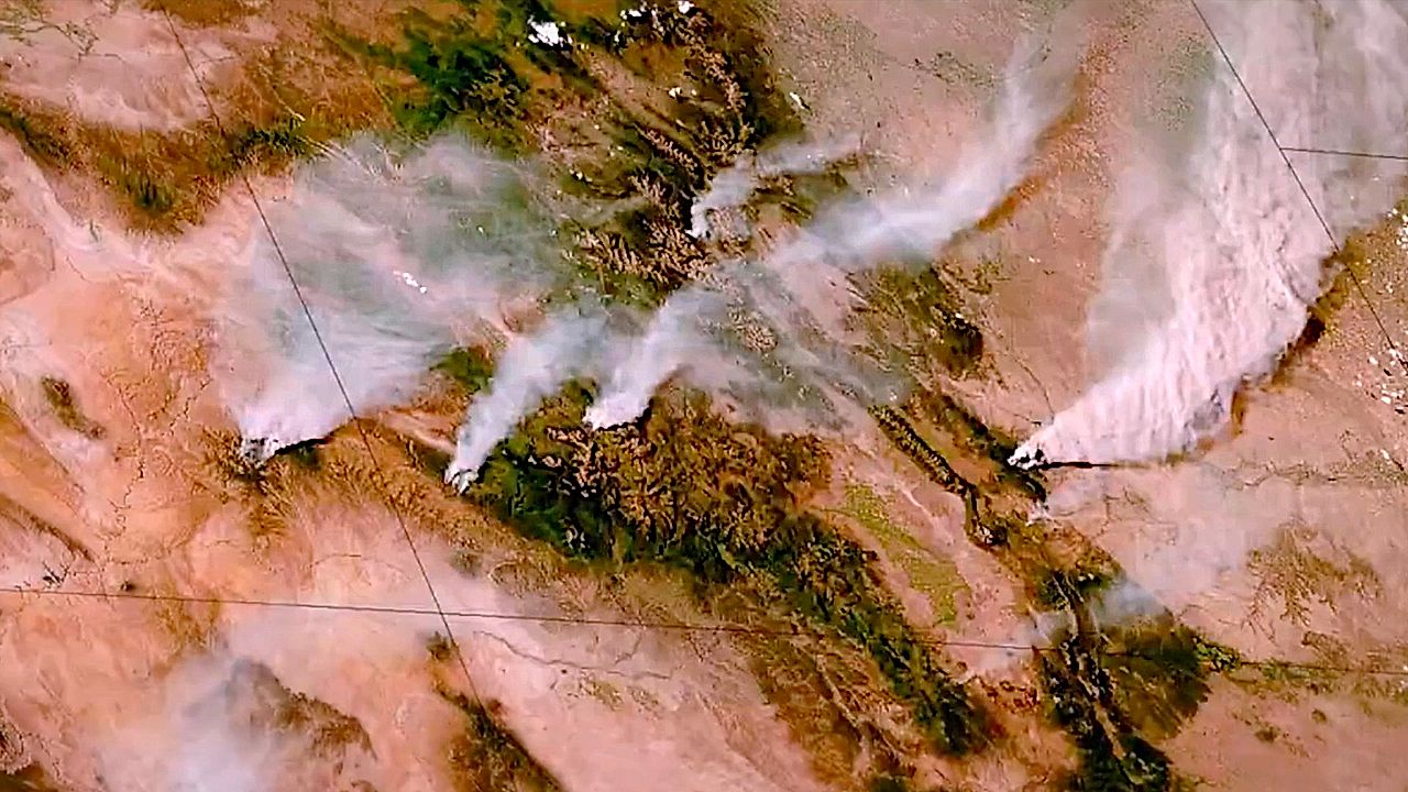 Satellite captures massive smoke plumes rising from Four Corners wildfires