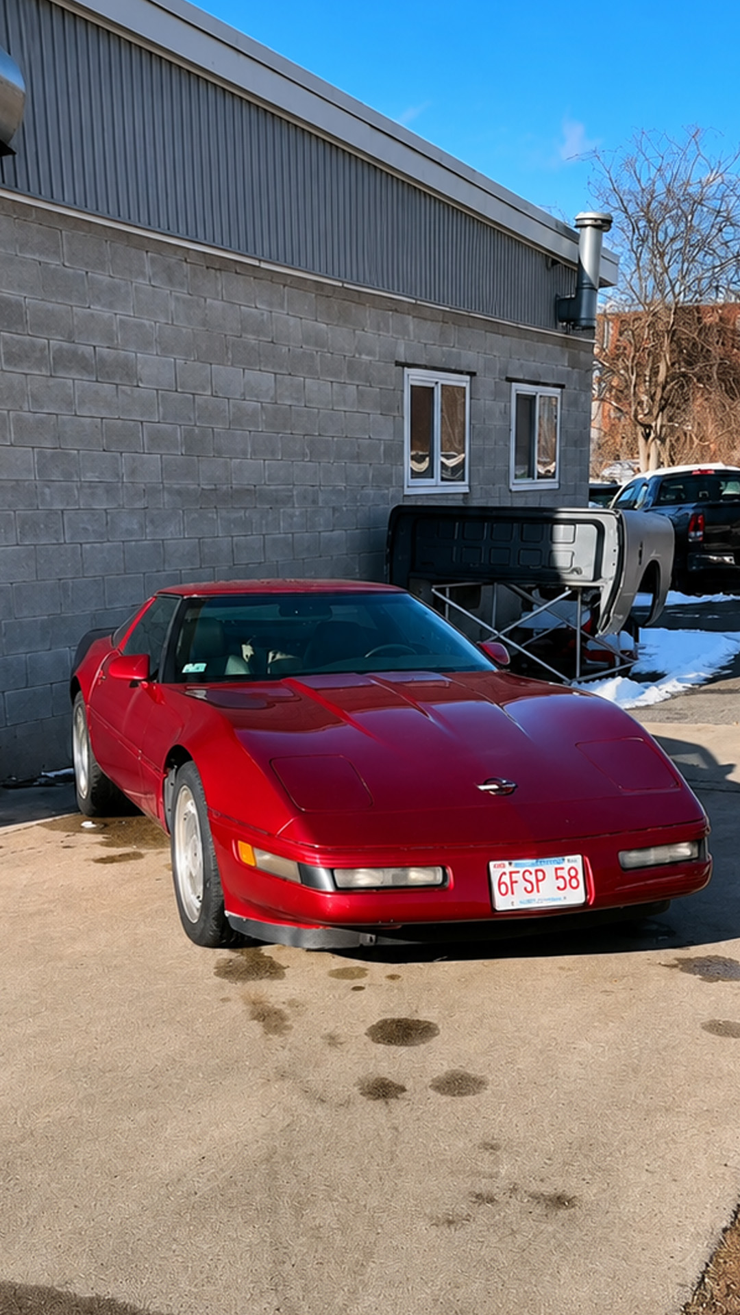 Corvette C4 gets a loud straight pipe setup