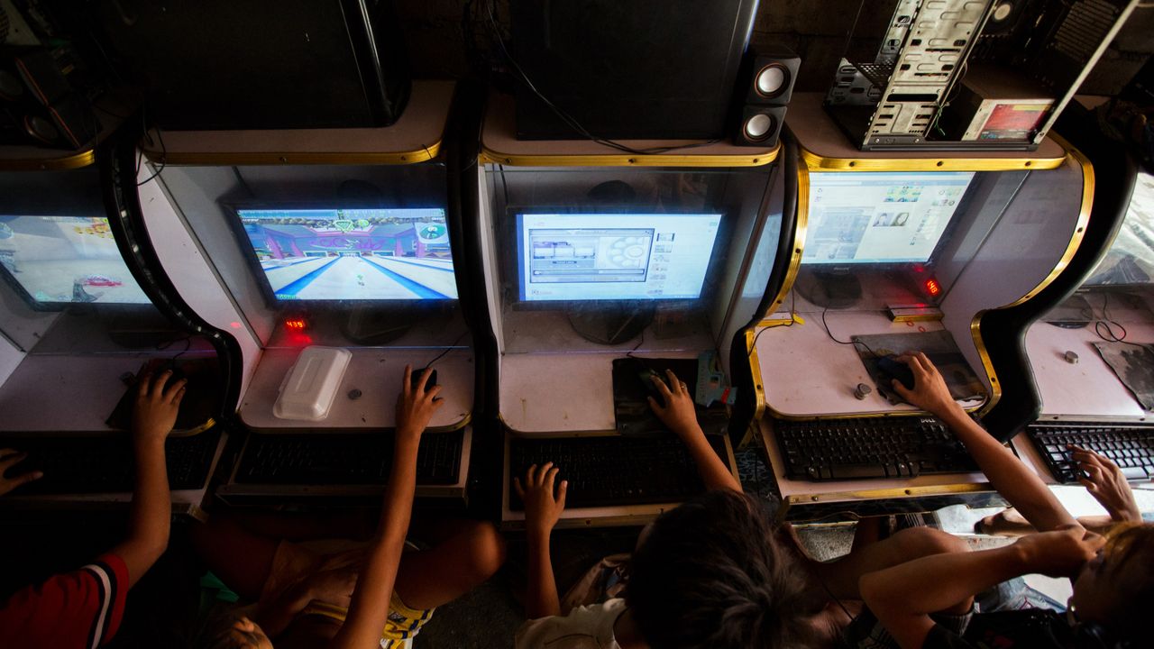 Philippine town closes all 'Pisonet' computer rental shops in wake of ...