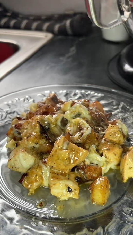 How to make one pan garlic parmesan chicken and potatoes