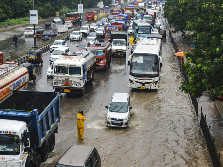 Heavy rains pummel Mumbai metropolitan region, red alert for Palghar