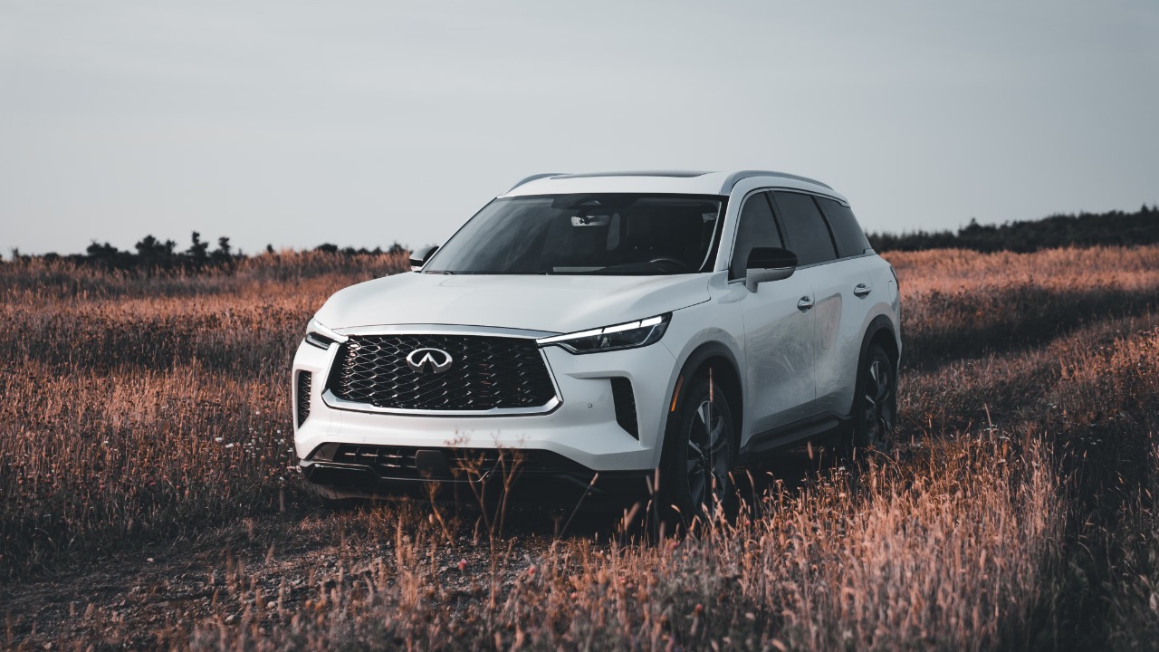 10 midsize SUVs owners keep on the road for a decade or more.