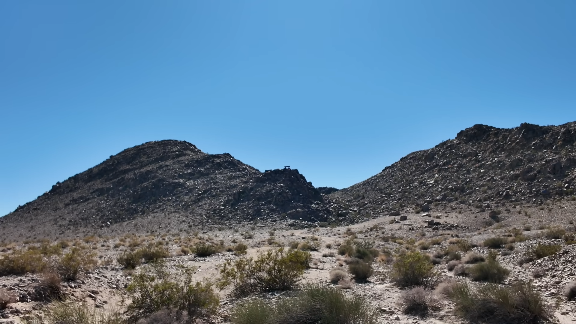 This strange desert structure appeared on a remote mountain - nobody ...