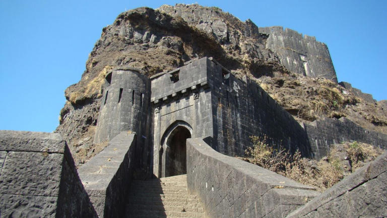 Selfies at murder site: Inside $32.8 billion dark tourism industry