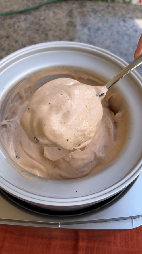 Creamy orange Oreo ice cream made at home