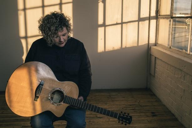 Award-winning folk guitarist Anna performing in Bo'ness this weekend