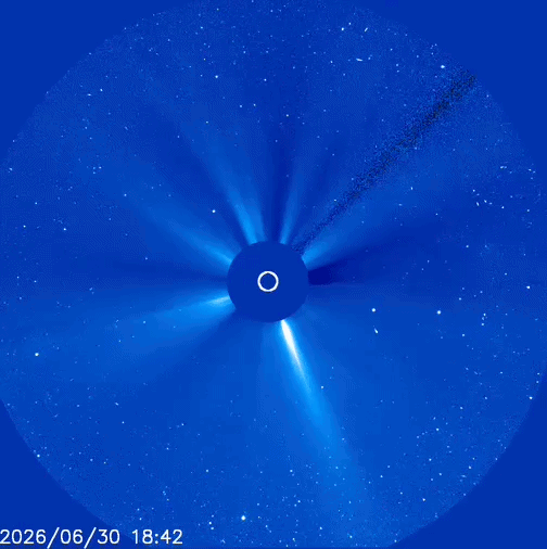 Sun unleashes powerful X-class solar flare and Earth-bound CME that ...