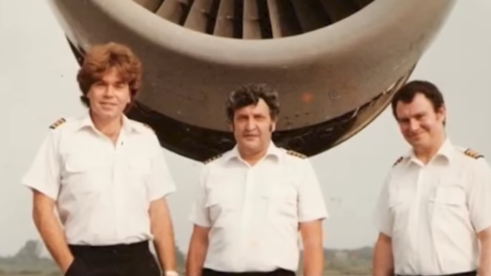 "We have a small problem... all four engines have stopped" – The ...