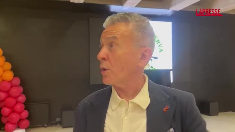 Maturità, Pupo fa l'esame orale e poi si esibisce al piano sulle note ...