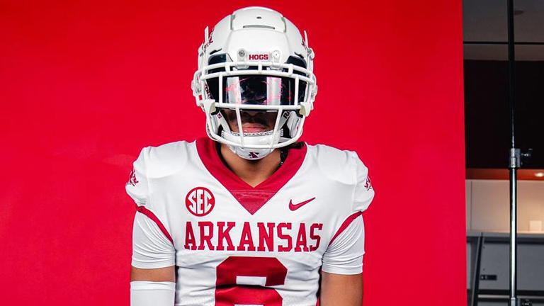 Arkansas looks to add fireworks to 2027 recruiting class