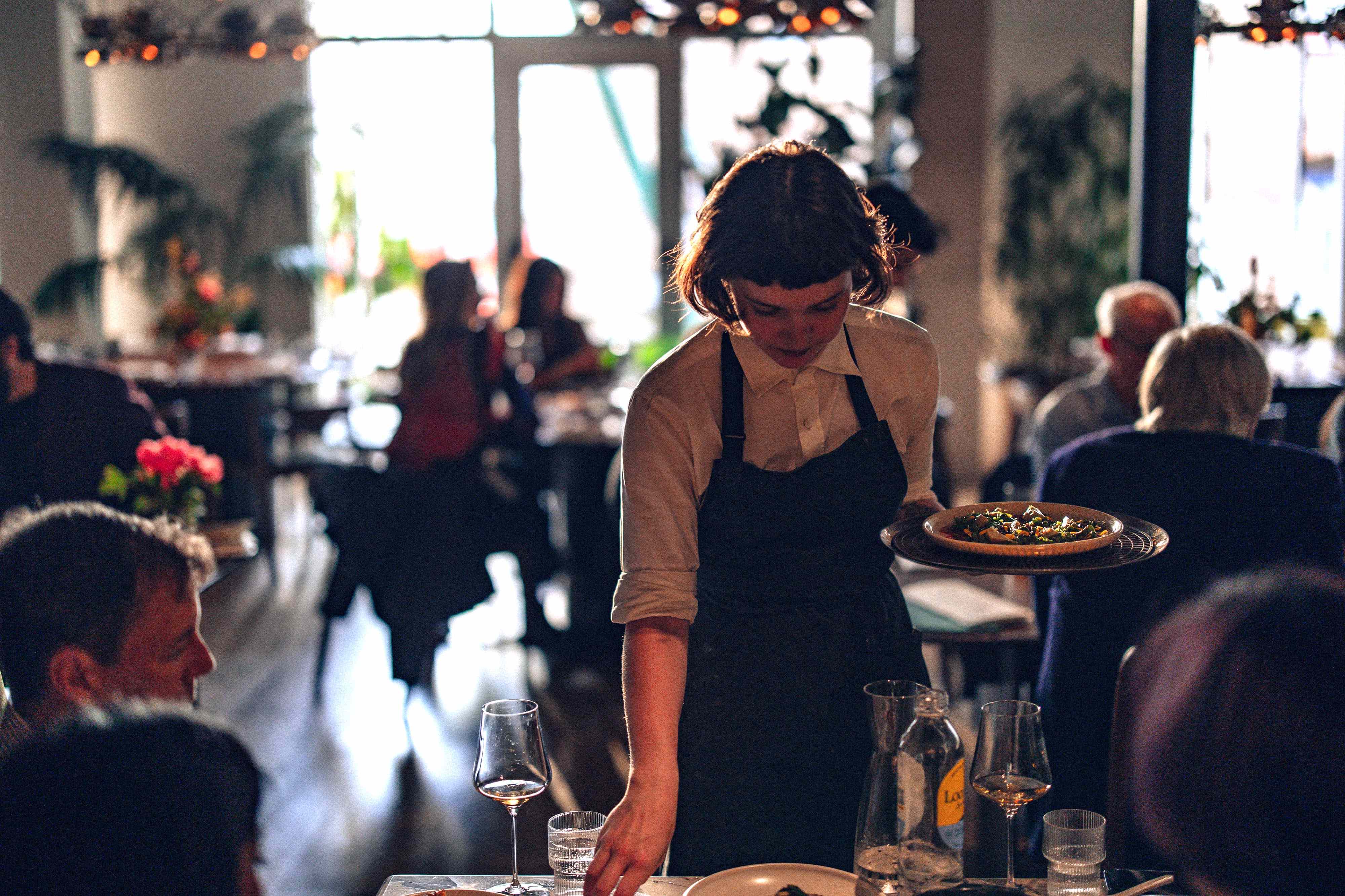 American Express and Resy launch restaurant academy, a free leadership ...