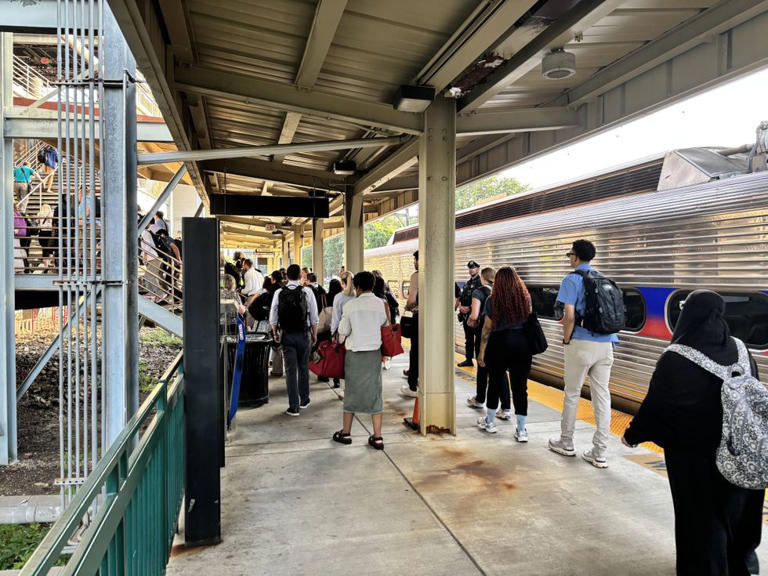 SEPTA train derailment suspends 3 regional rail lines, delays others