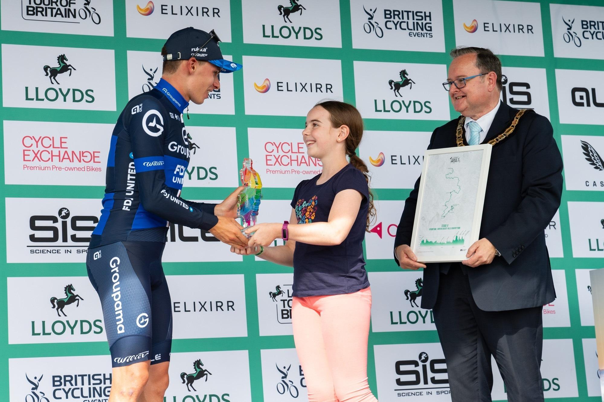 Children invited to design flag for Warwickshire stage of Lloyds Tour ...