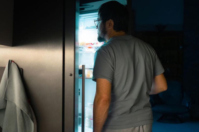 What to eat before bed if you're trying to lose weight, according to a ...