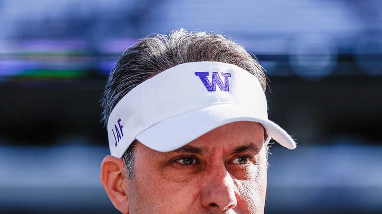 Elite Offensive Line Recruit Committing Between Oregon, Washington