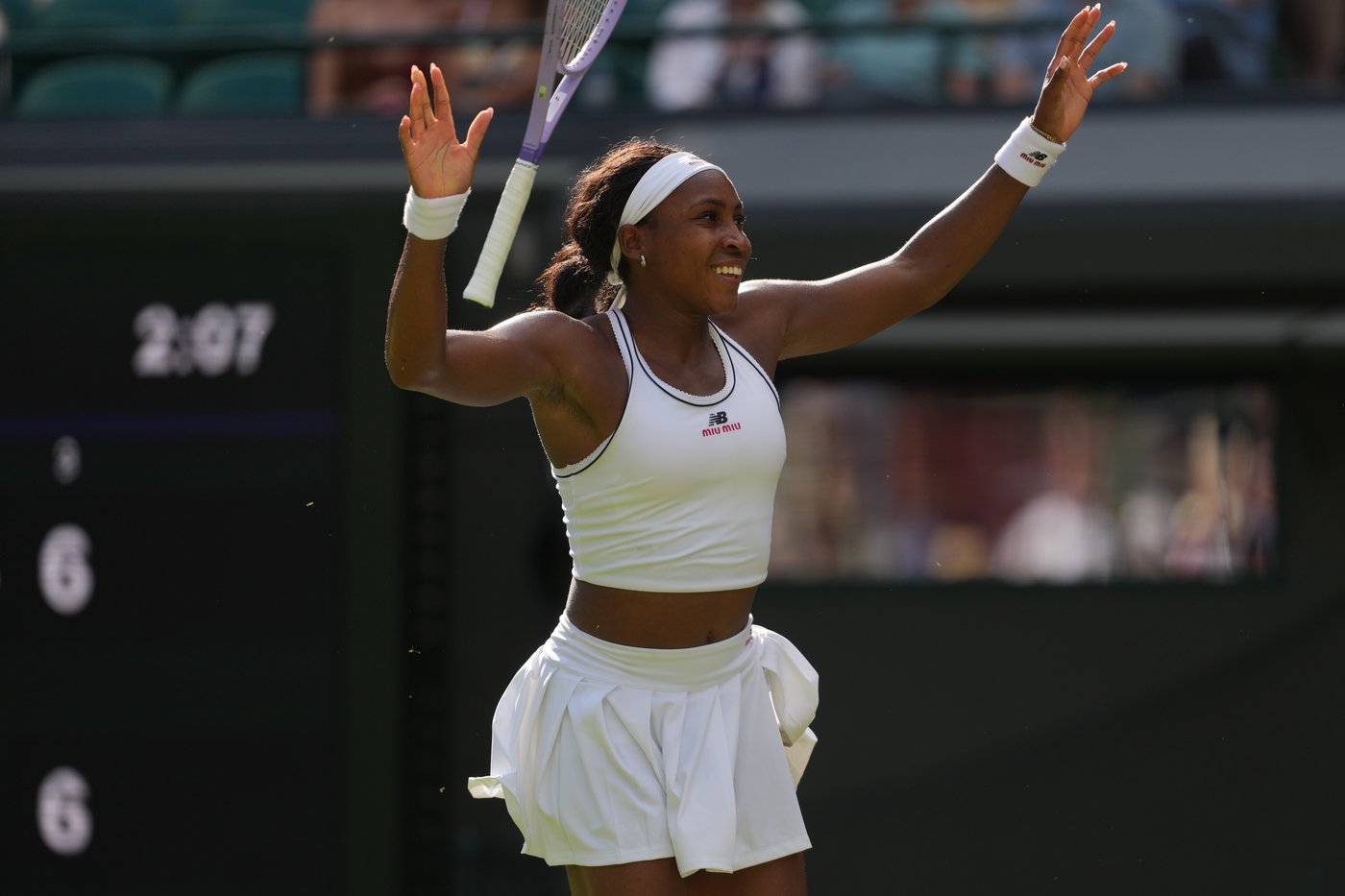 Gauff overcomes Sierra to reach 3rd round at Wimbledon, Sinner and ...
