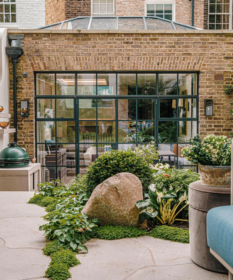 Designer tips for hosting in small outdoor spaces