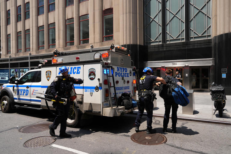 'Oh, my God': Two people arrested after climbing Empire State Building
