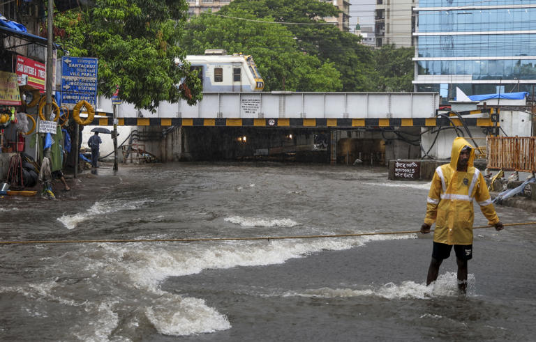 Mumbai, Thane and Palghar battered by heavy rain; waterlogging disrupts ...