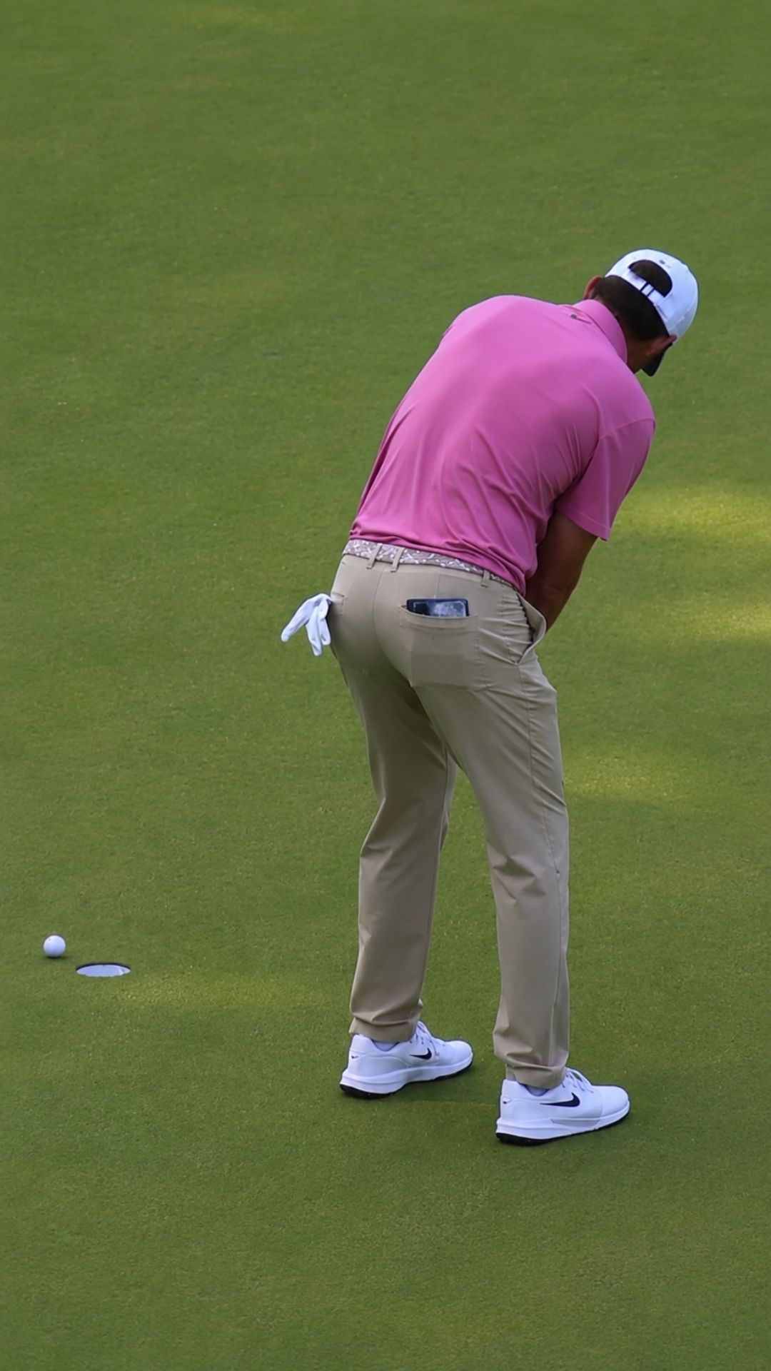 Scheffler narrowly misses clutch tying putt in dramatic finish