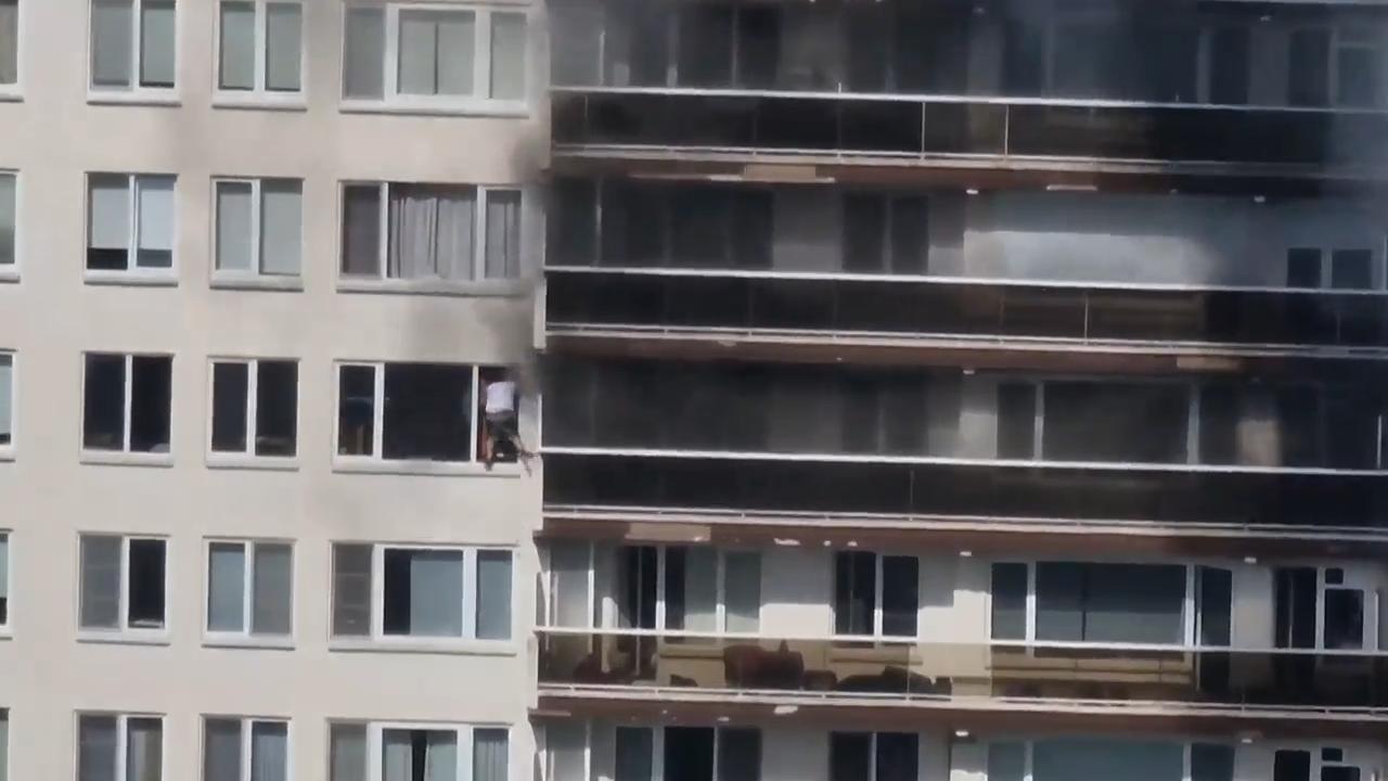 Man escapes apartment fire through neighbor's window in Antwerp
