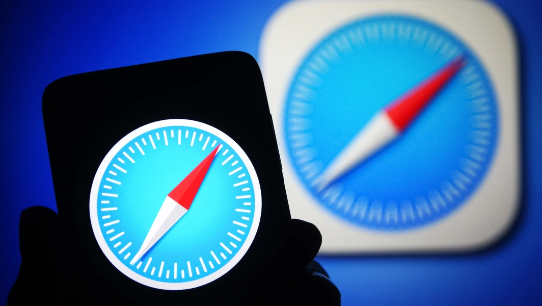 Apple pushes lock-screen warnings for live WebKit attacks
