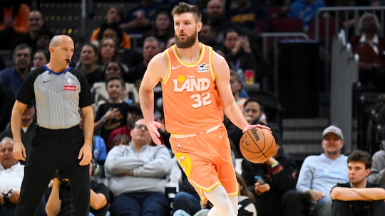 Dean Wade, 76ers reportedly agree to contract in NBA free agency ...