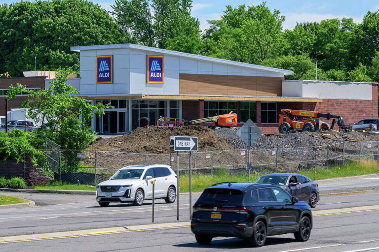 Scaffolds & cranes: New discount grocery store, Aldi, coming to Latham