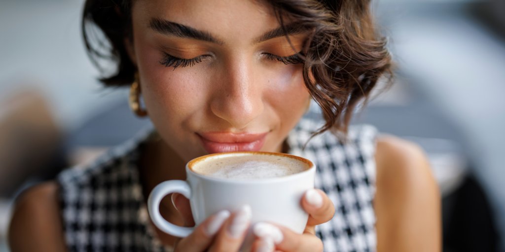 Prendre votre café 90 minutes après le réveil pourrait éviter les coups ...