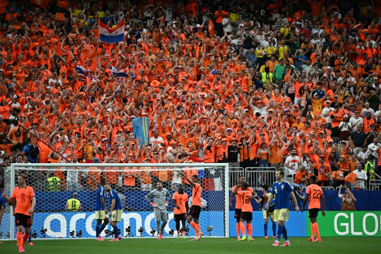 Alemania vuelve a unos cruces mundialistas; una ola Oranje arrolla a Suecia