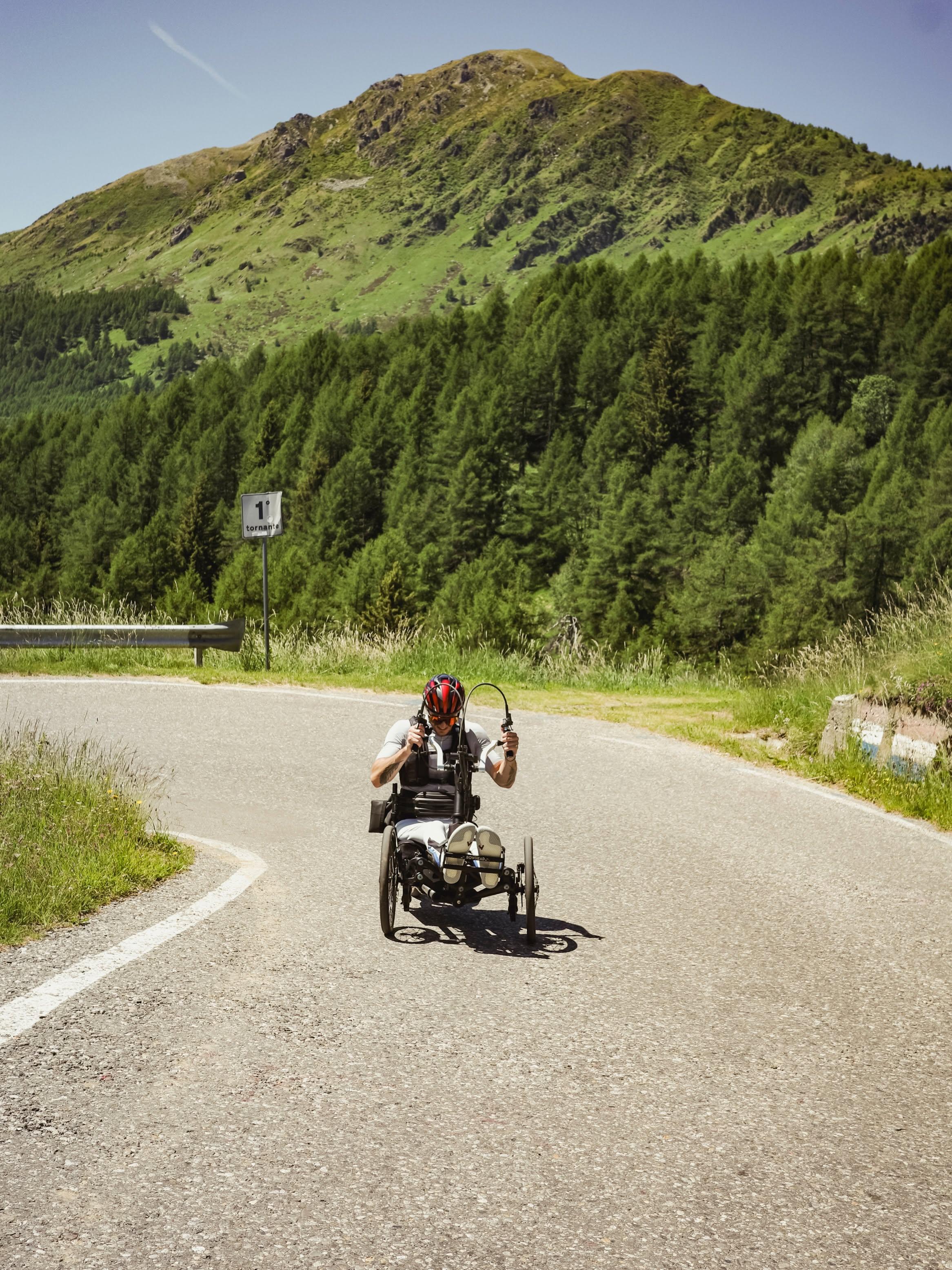La sfida in handbike, il primo “Everesting” porterà il nome di Andrea ...