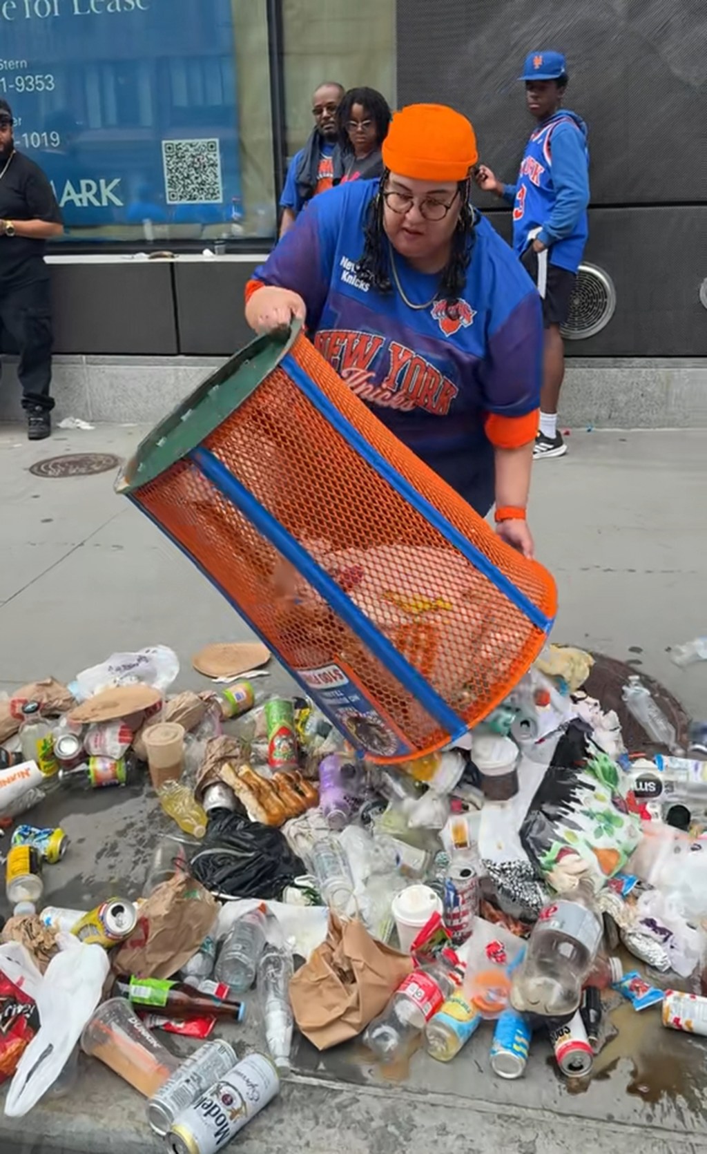 Total trash: Wild video shows woman stealing Knicks garbage can and ...