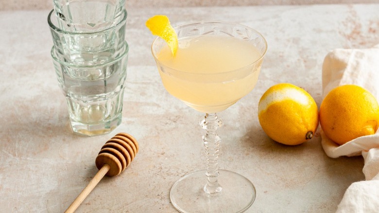Bee's knees cocktail recipe