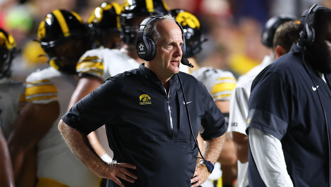 Iowa lands first 2028 commit with versatile DB Dwayle Smith