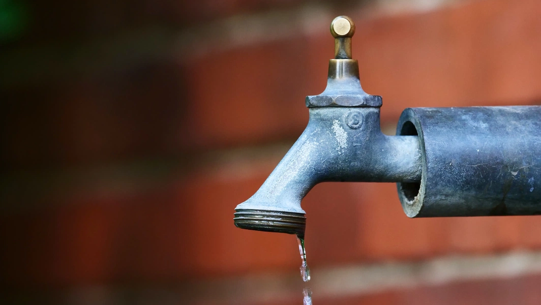 How to fix a leaking outdoor faucet