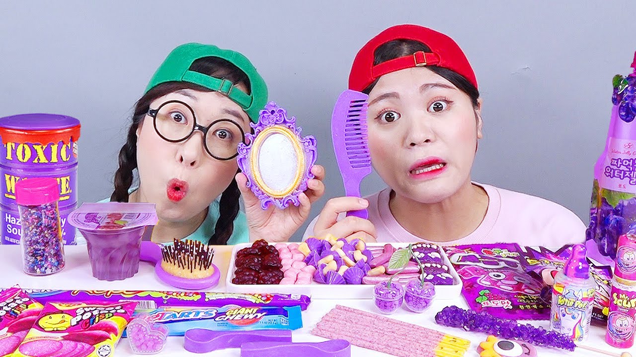 Makanan penutup cokelat jeli makanan ungu mukbang DONA