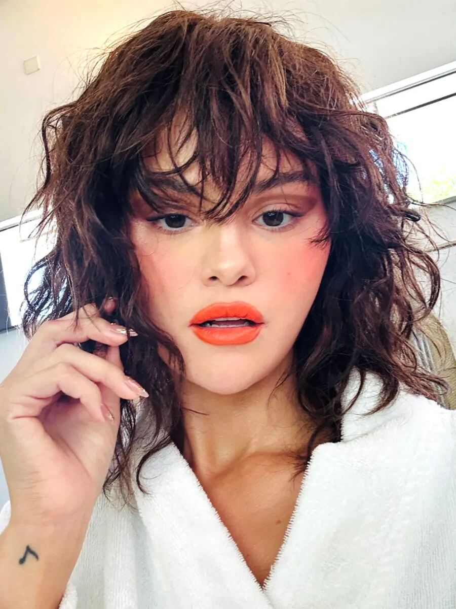 Hair we go again: zó style je jouw uitgegroeide bangs