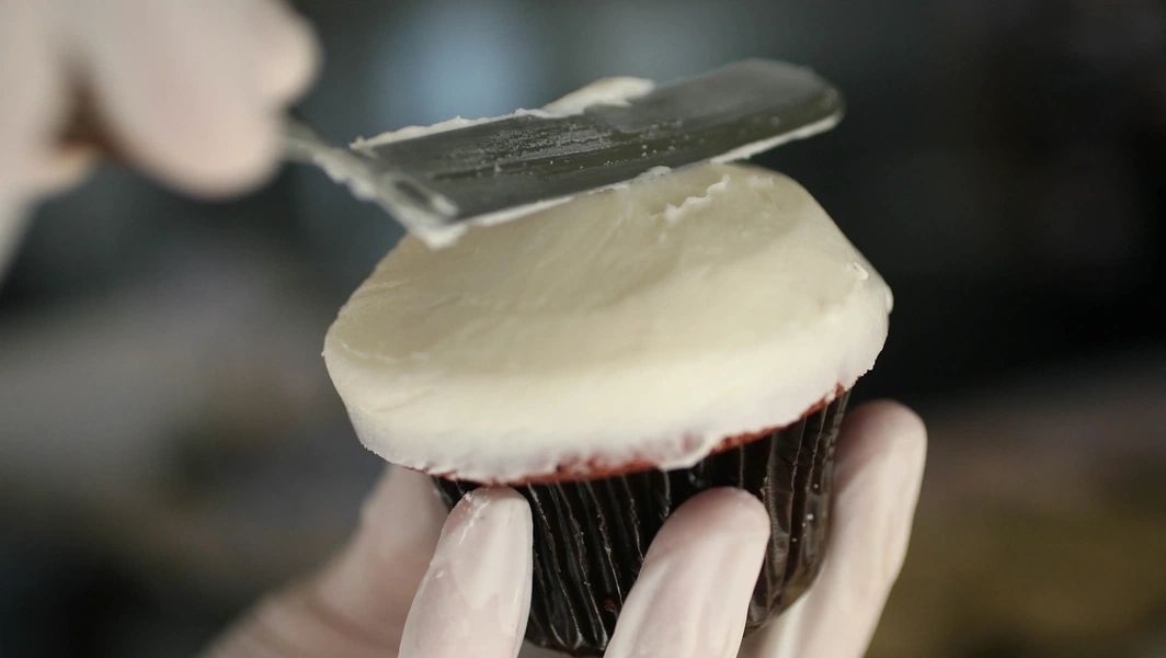8 cupcake recipes with unique flavors and festive designs